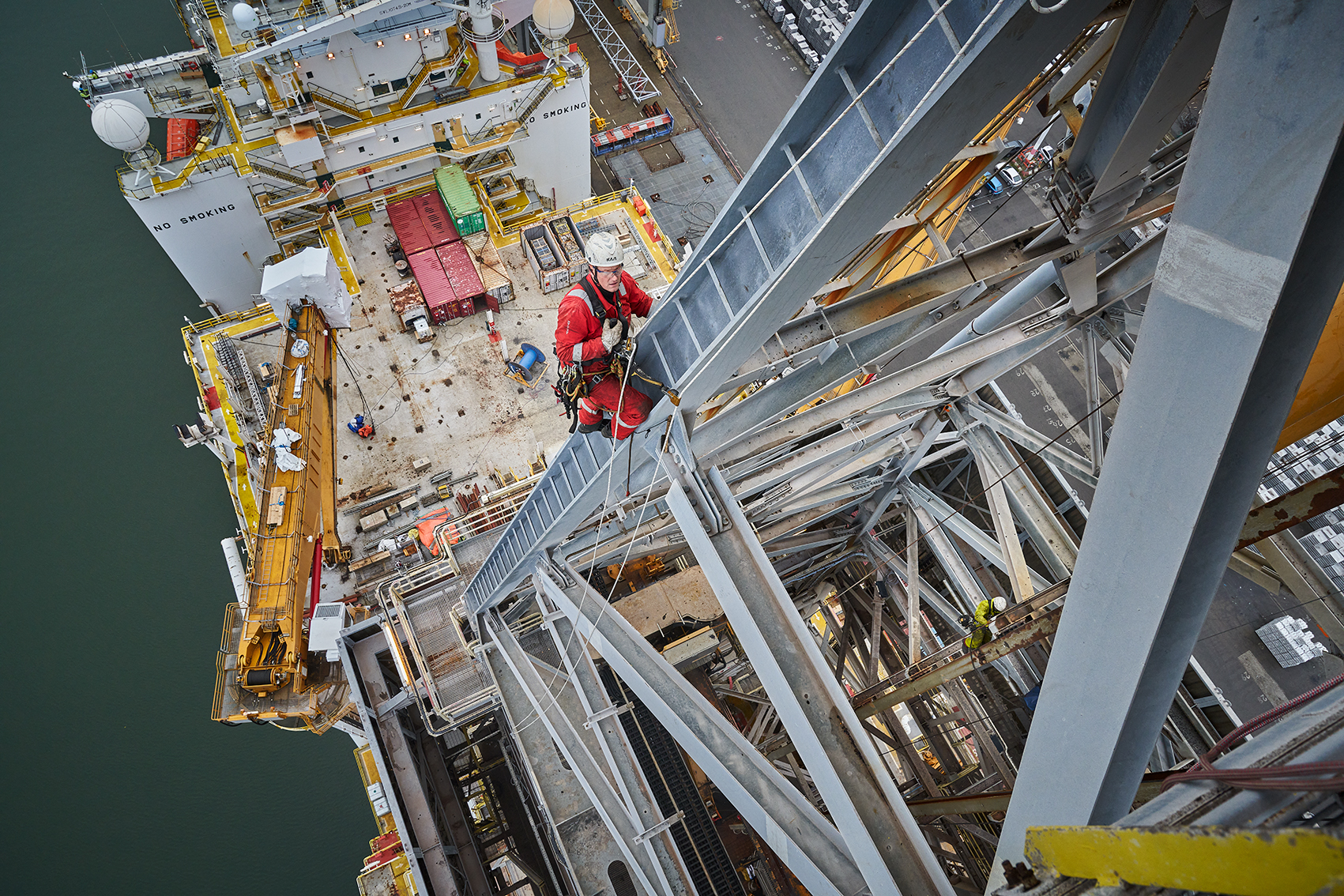 Working at Height Requires Mentality & Professionalism - Wagenborg Foxdrill